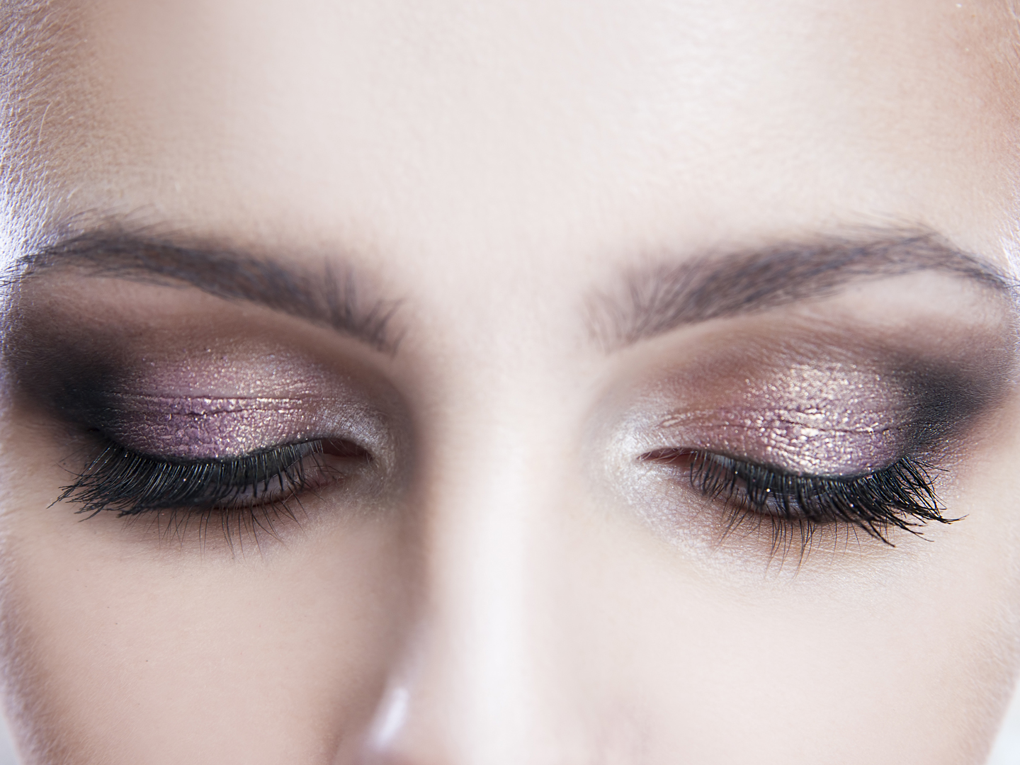 Best Glitter Eyeshadow Palettes for Ethereal Vibes - Free Bunni